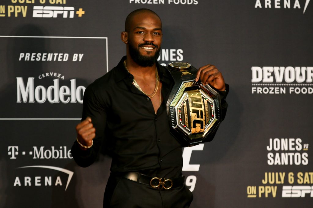 Jon Jones gana músculo y revela físico más fuerte para debut en peso ...