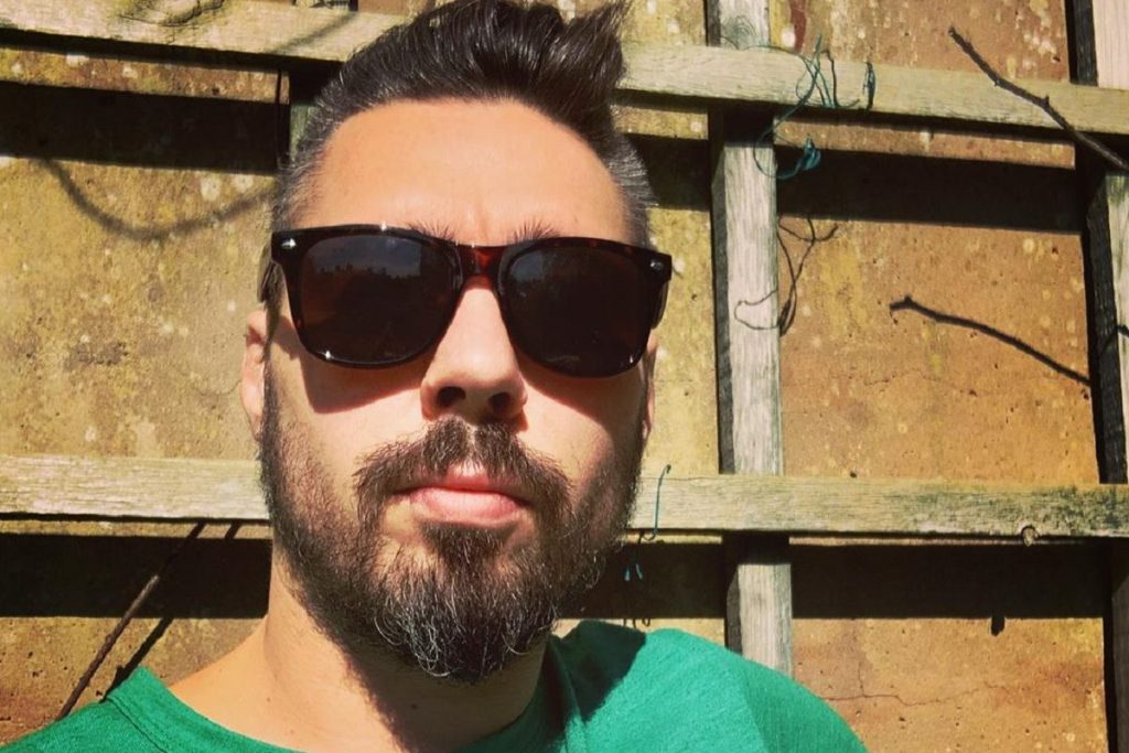 Dan Hardy califica a McGregor como mejor artista marcial que Poirier ...