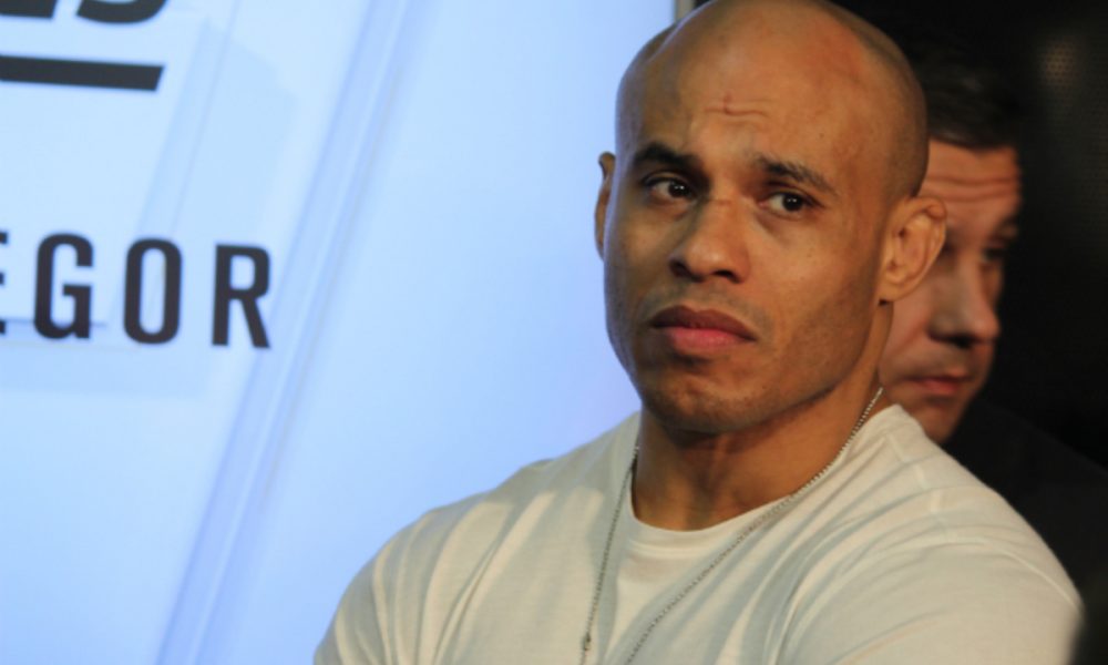 Mánager revela que ex campeón de la UFC debe salir de su retiro para ...