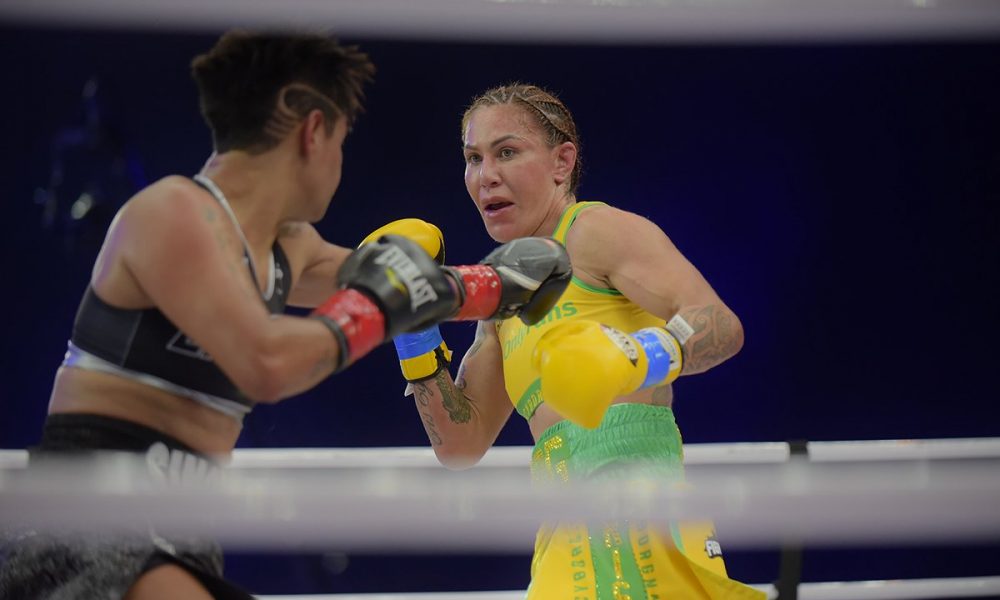 Cris Cyborg domina a rival y gana su debut en el boxeo profesional por ...