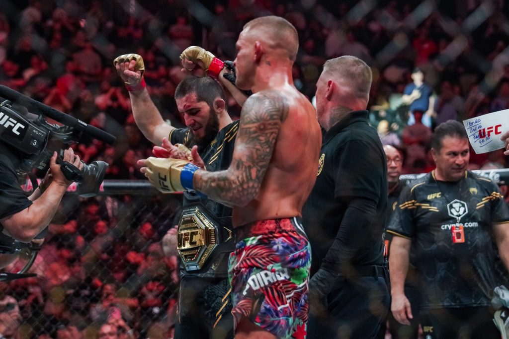 Islam Makhachev retuvo cinturón tras feroz defensa contra Poirier en ...