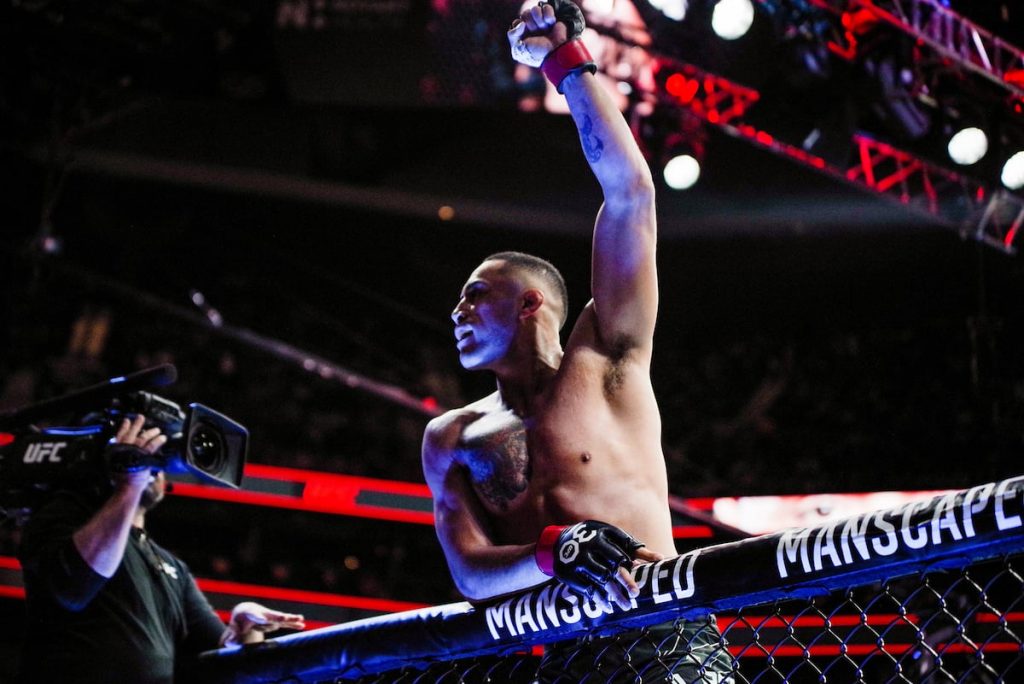 ¡Barba, pelo y bigote! Carlos Ulberg se lleva un bono en UFC Australia